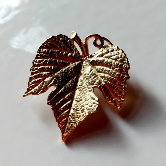 Trifari | Jewelry | Vintage Trifari Tm Gold Brushed Grape Leave Pin ...